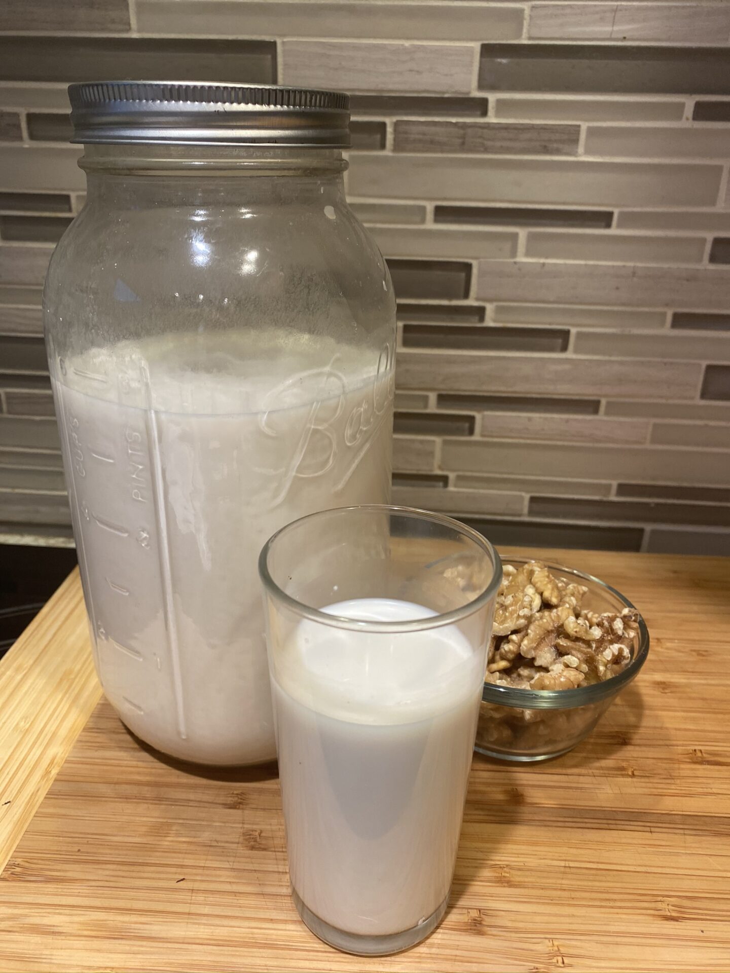 How to make plant-based milk at home - 5 easy plant-based milk recipes.