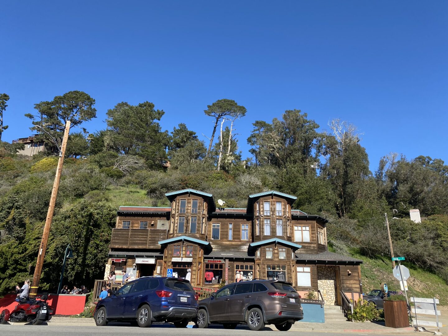 Coastal Charms: Exploring the Best of Cambria - Places and Recipes