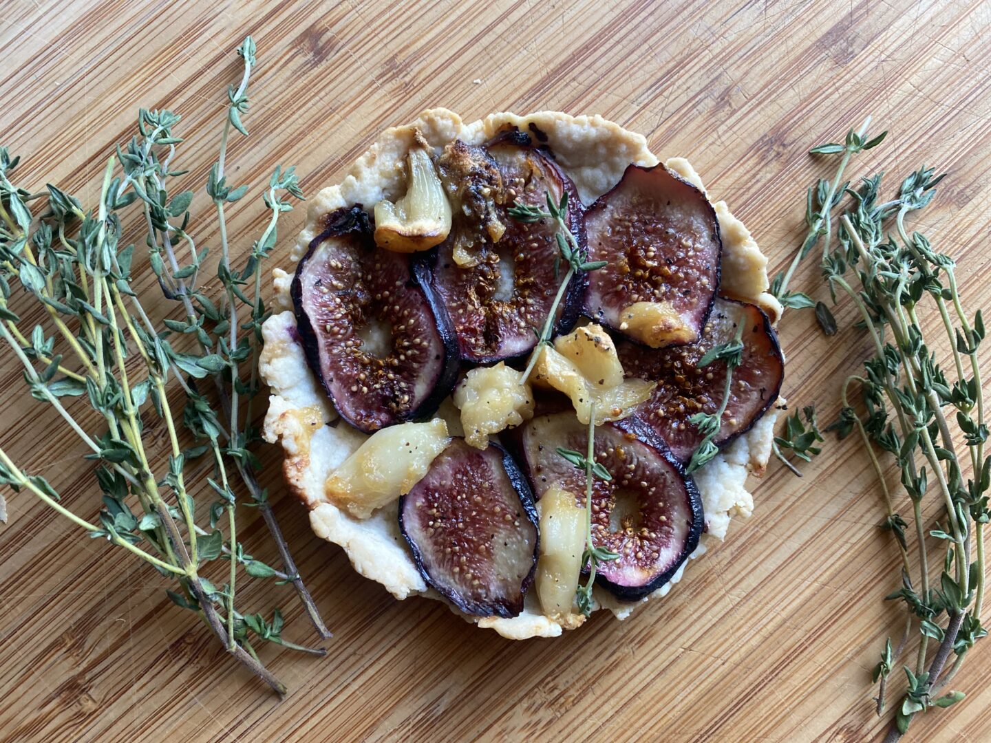 Vegan mission figs roasted garlic mini tarts recipe - Places and Recipes
