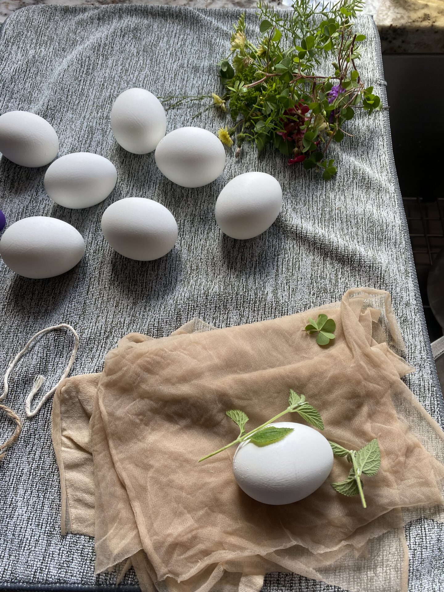 How to make DIY Orthodox Easter Eggs - Places and Recipes