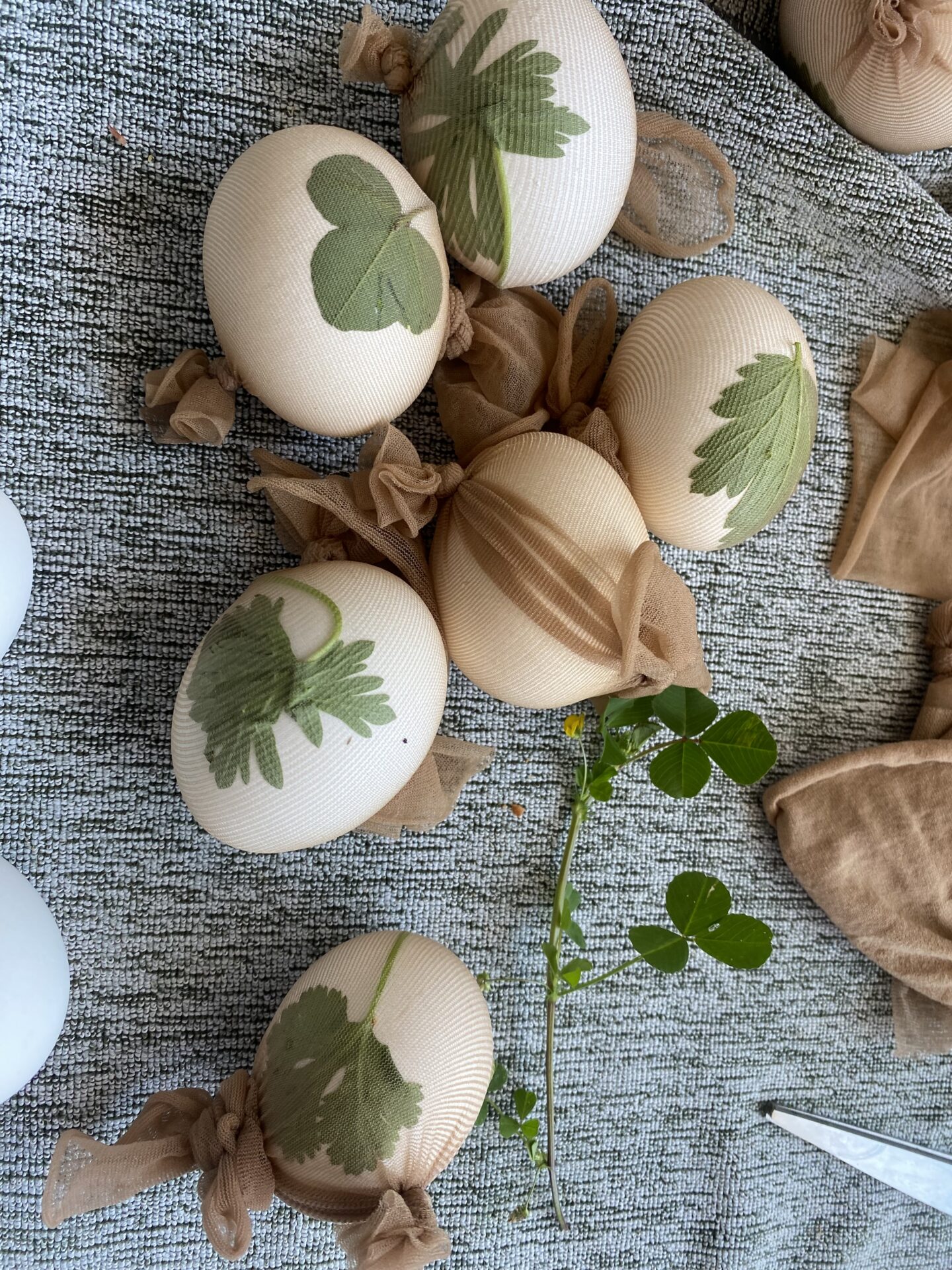 How to make DIY Orthodox Easter Eggs - Places and Recipes